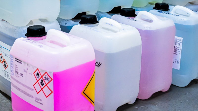 Chemisch afval wegbrengen of laten ophalen - REMONDIS